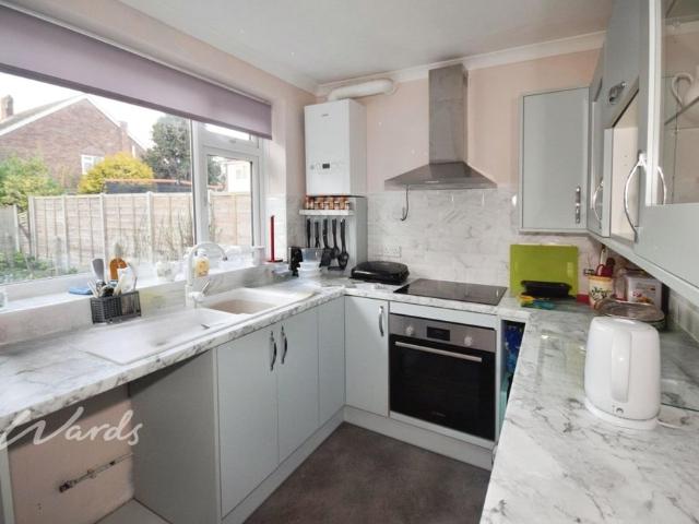 2 bedroom ground maisonette to rent
