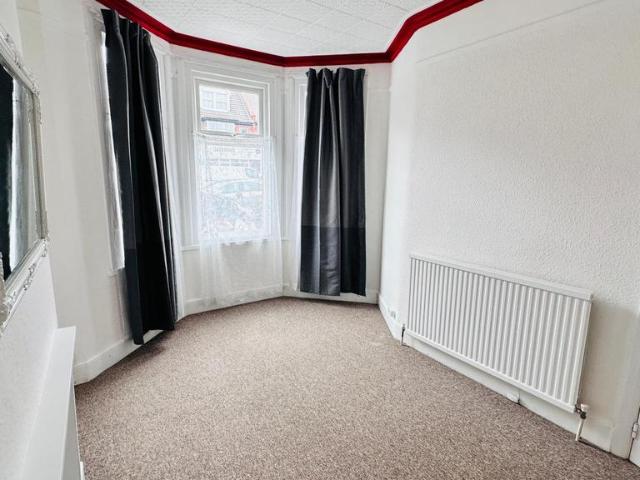 2 bedroom ground maisonette to rent