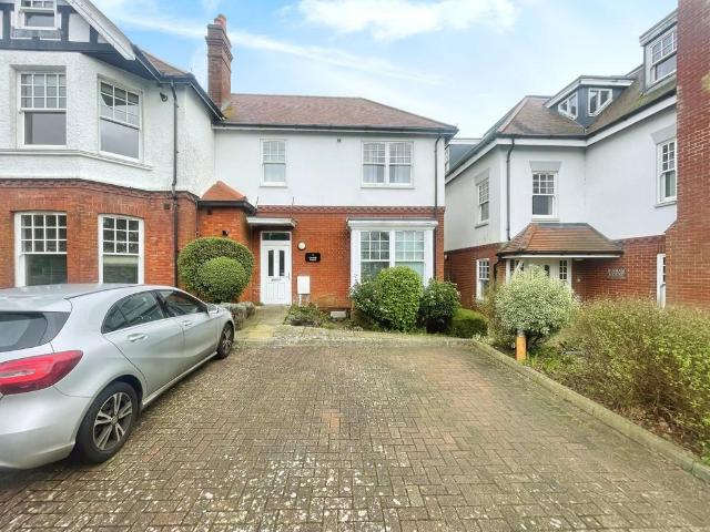 2 bedroom ground maisonette to rent