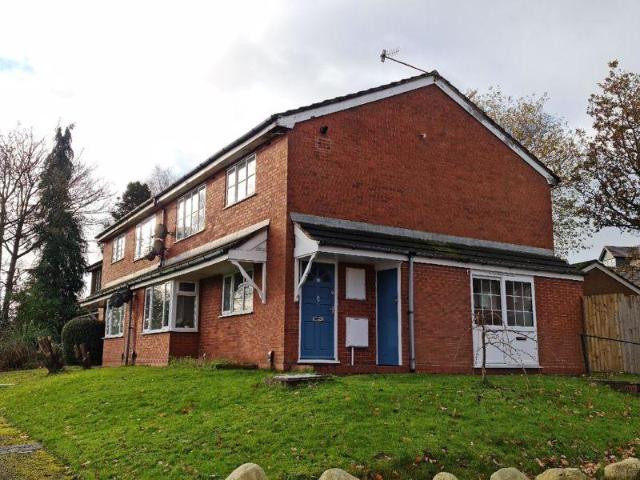 2 bedroom ground maisonette to rent