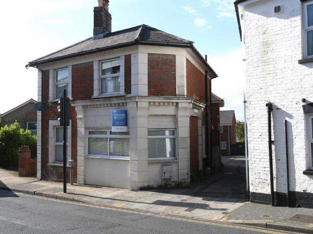 2 bedroom ground maisonette to rent