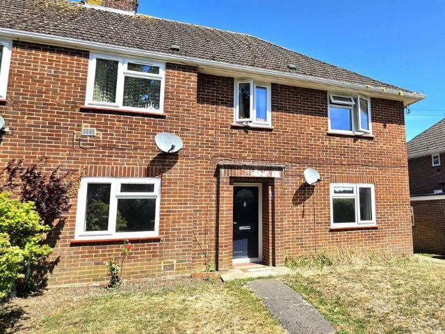 2 bedroom ground maisonette to rent