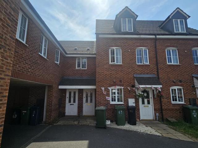 2 bedroom ground maisonette to rent