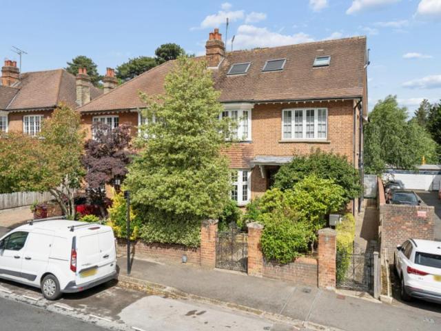 2 bedroom ground maisonette to rent
