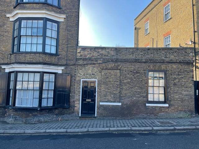 2 bedroom ground maisonette to rent
