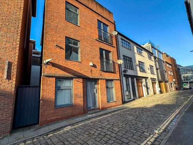 2 Bedroom Ground Flat