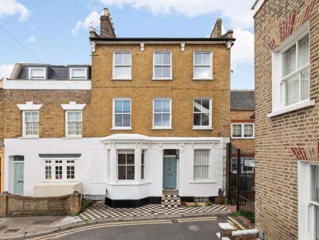 2 Bedroom Ground Flat