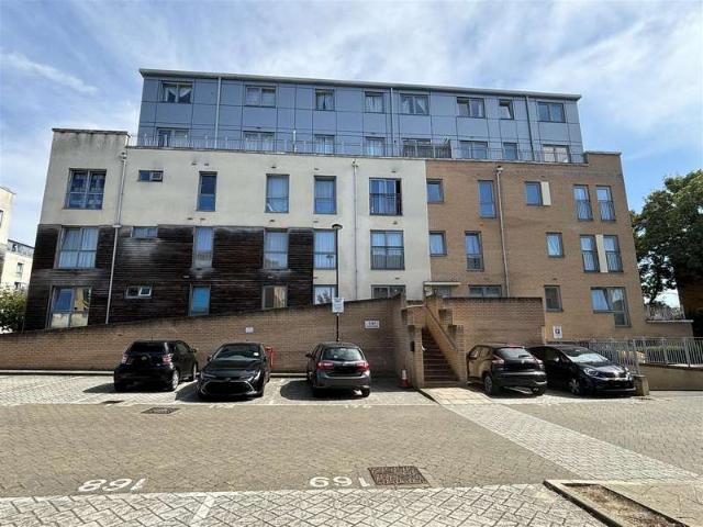 2 Bedroom Ground Flat