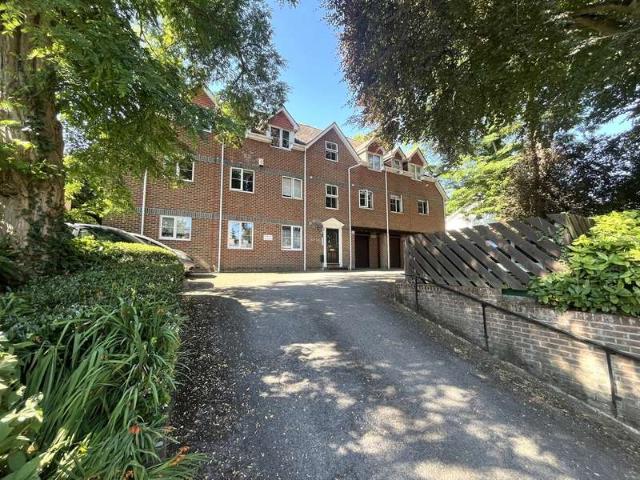 2 Bedroom Ground Flat