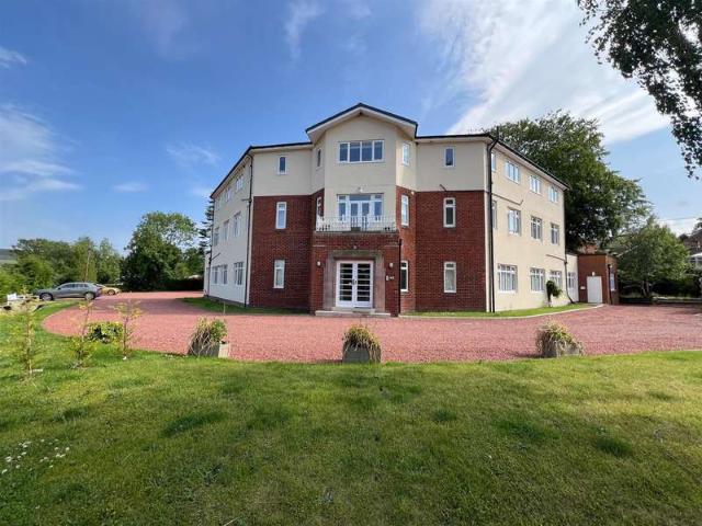 2 Bedroom Ground Flat