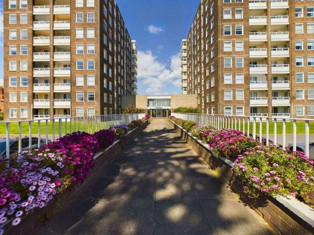 2 Bedroom Ground Flat