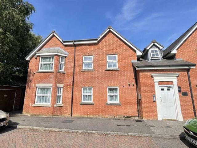 2 Bedroom Ground Flat