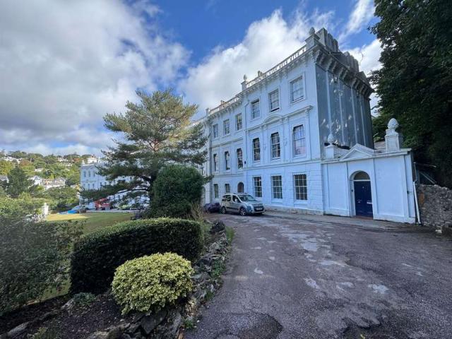 2 Bedroom Ground Flat