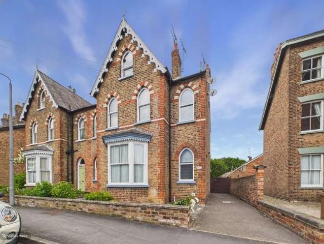 2 Bedroom Ground Flat