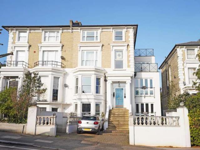2 Bedroom Ground Flat