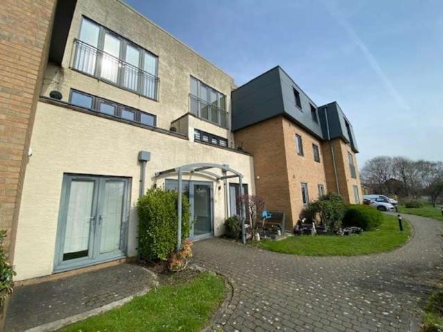 2 Bedroom Ground Flat