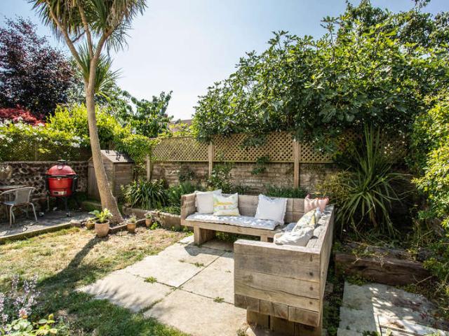 2 Bedroom Ground Flat