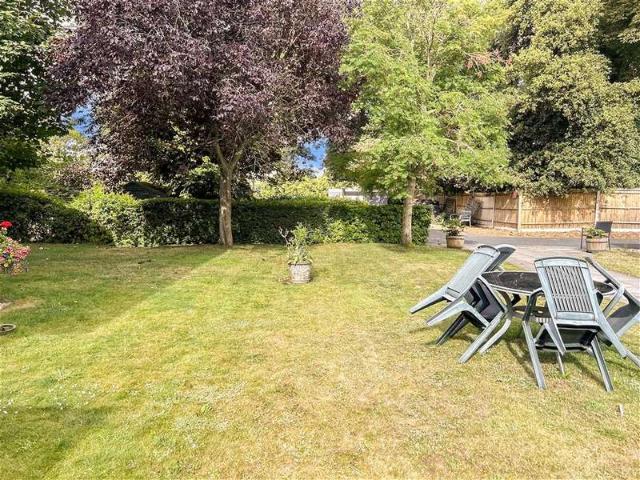 2 Bedroom Ground Flat