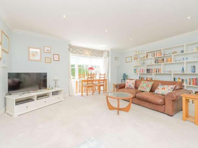 2 Bedroom Ground Flat