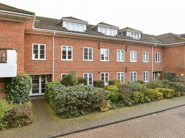 2 Bedroom Ground Flat