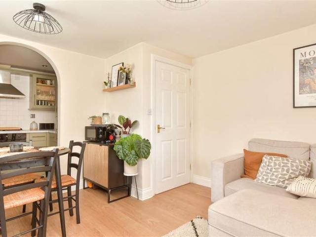 2 Bedroom Ground Flat