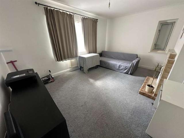 2 Bedroom Ground Flat