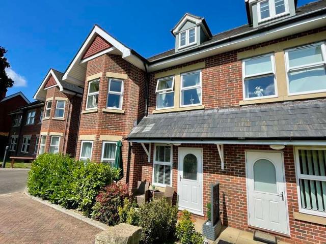 2 Bedroom Ground Flat