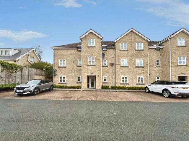 2 Bedroom Ground Flat