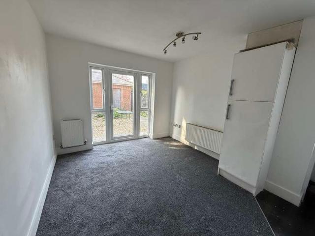 2 Bedroom Ground Flat