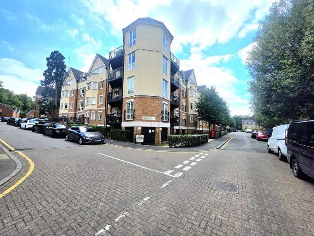 2 Bedroom Ground Flat
