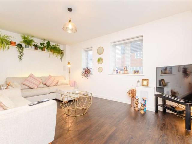 2 Bedroom Ground Flat