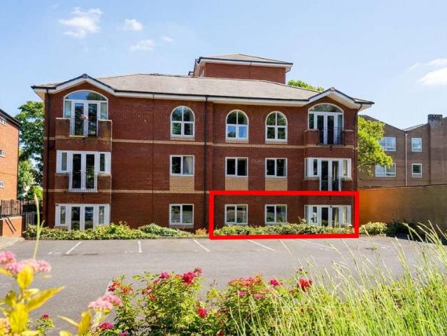 2 bedroom ground flat for sale