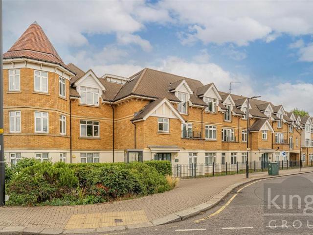 2 bedroom ground flat for sale