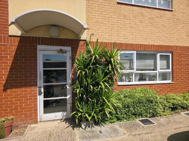 2 bedroom ground flat for sale