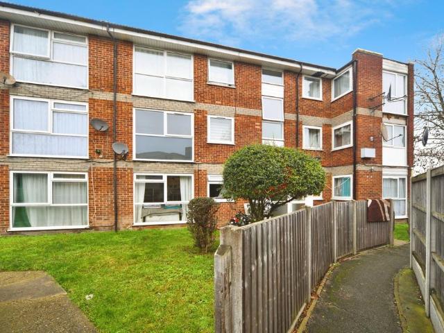 2 bedroom ground flat for sale