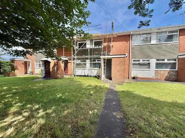 2 bedroom ground flat for sale