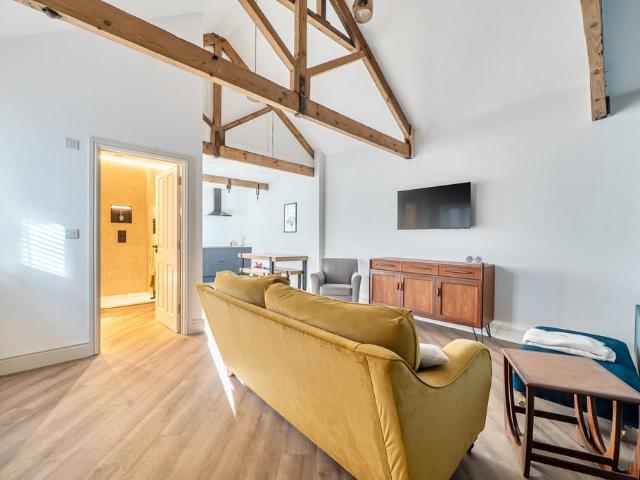 2 bedroom ground flat for sale