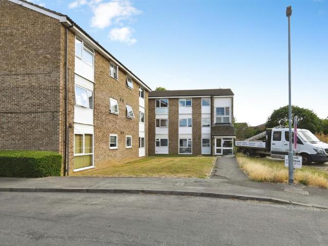 2 bedroom ground flat for sale
