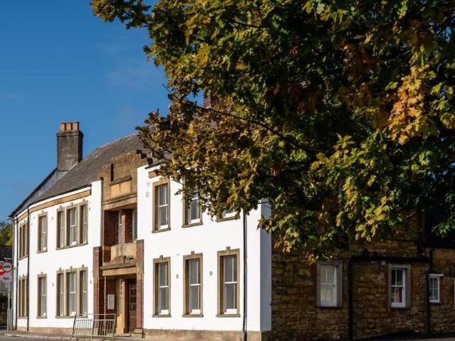 2 bedroom ground flat for sale