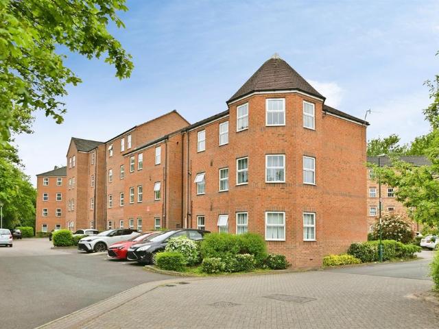 2 bedroom ground flat for sale