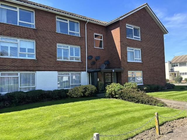 2 bedroom ground flat for sale