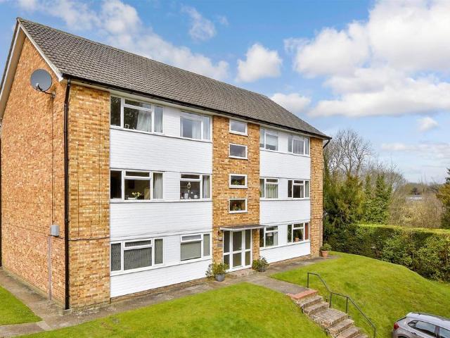 2 bedroom ground flat for sale