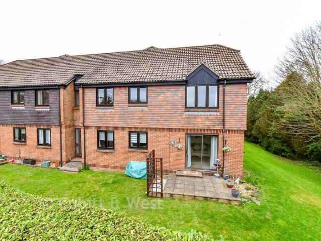 2 bedroom ground flat for sale