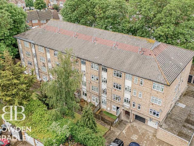 2 bedroom ground flat for sale