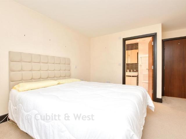 2 bedroom ground flat for sale