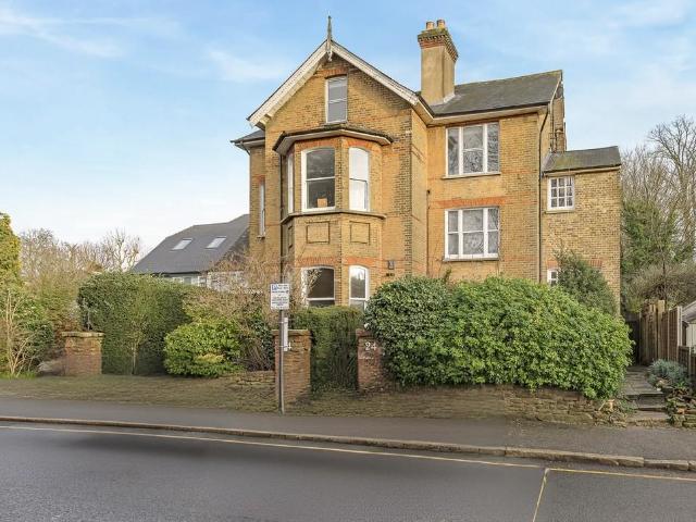 2 bedroom ground flat for sale