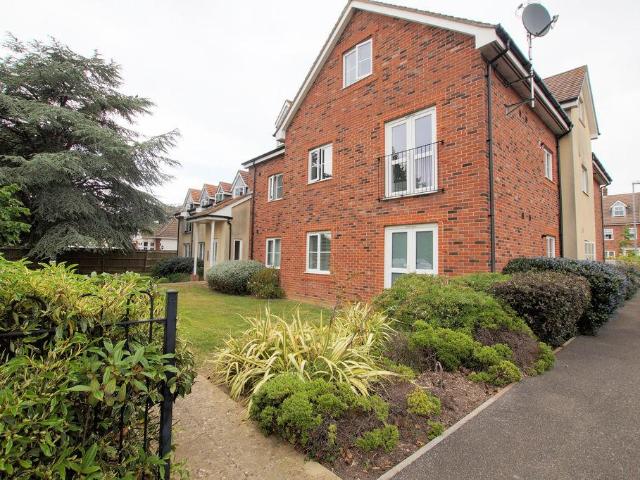 2 bedroom ground flat for sale