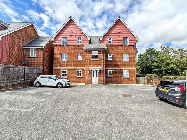 2 bedroom ground flat for sale