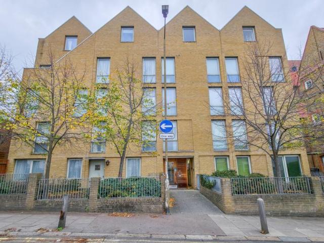 2 bedroom ground flat for sale
