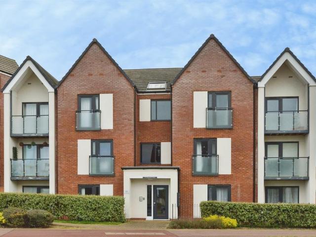2 bedroom ground flat for sale